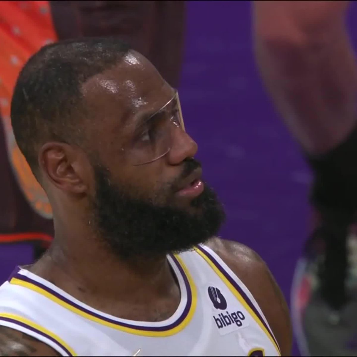That time LeBron James put on Wendell Carter’s broken goggles — Might ...